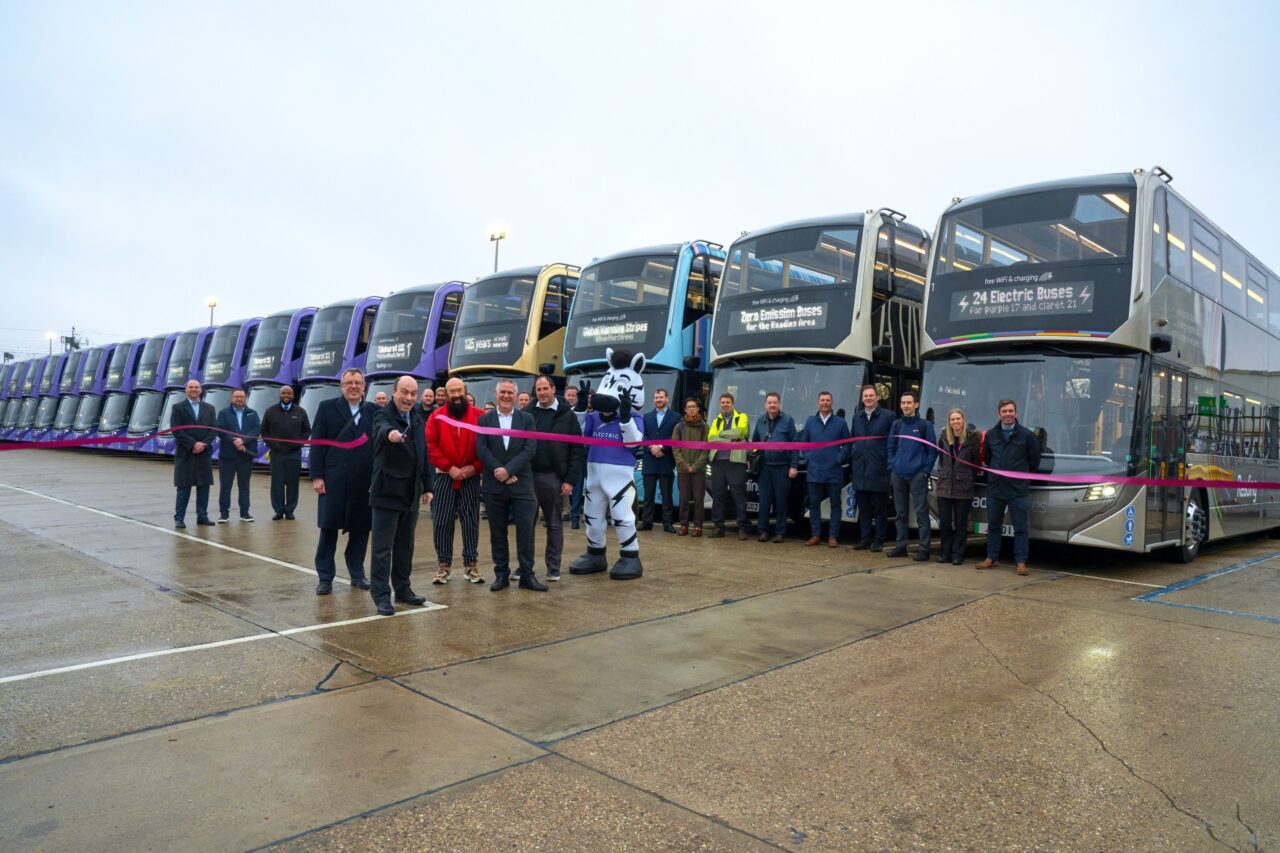 Grande-Bretagne. Reading Buses met en service 24 ADL Enviro400EV | Car ...